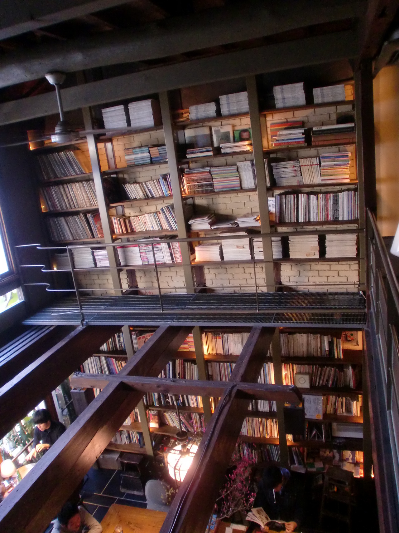 Magpie Monday | Robert E. Stutts