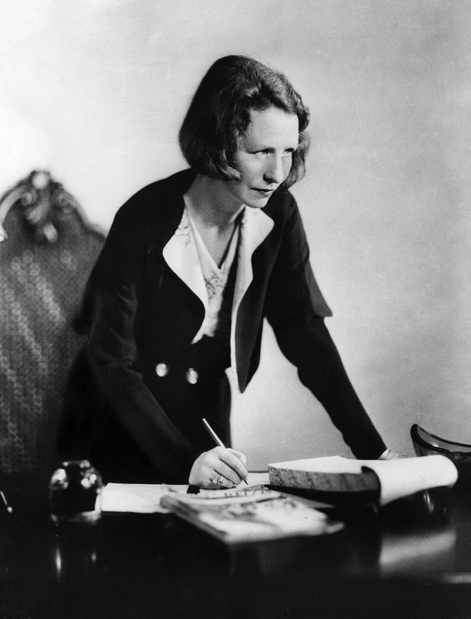 Magpie Monday | Robert E. Stutts